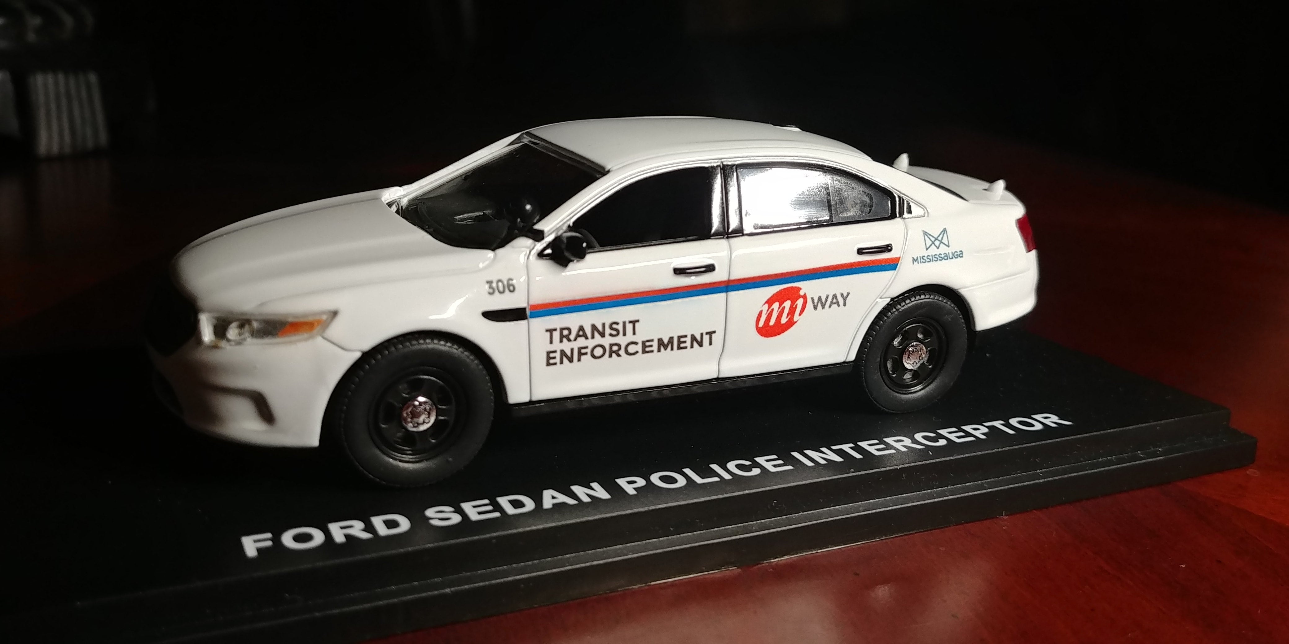 Motormax 1:24 scale Mississauga Transit Enforcement (miWAY) 2013 Ford ...