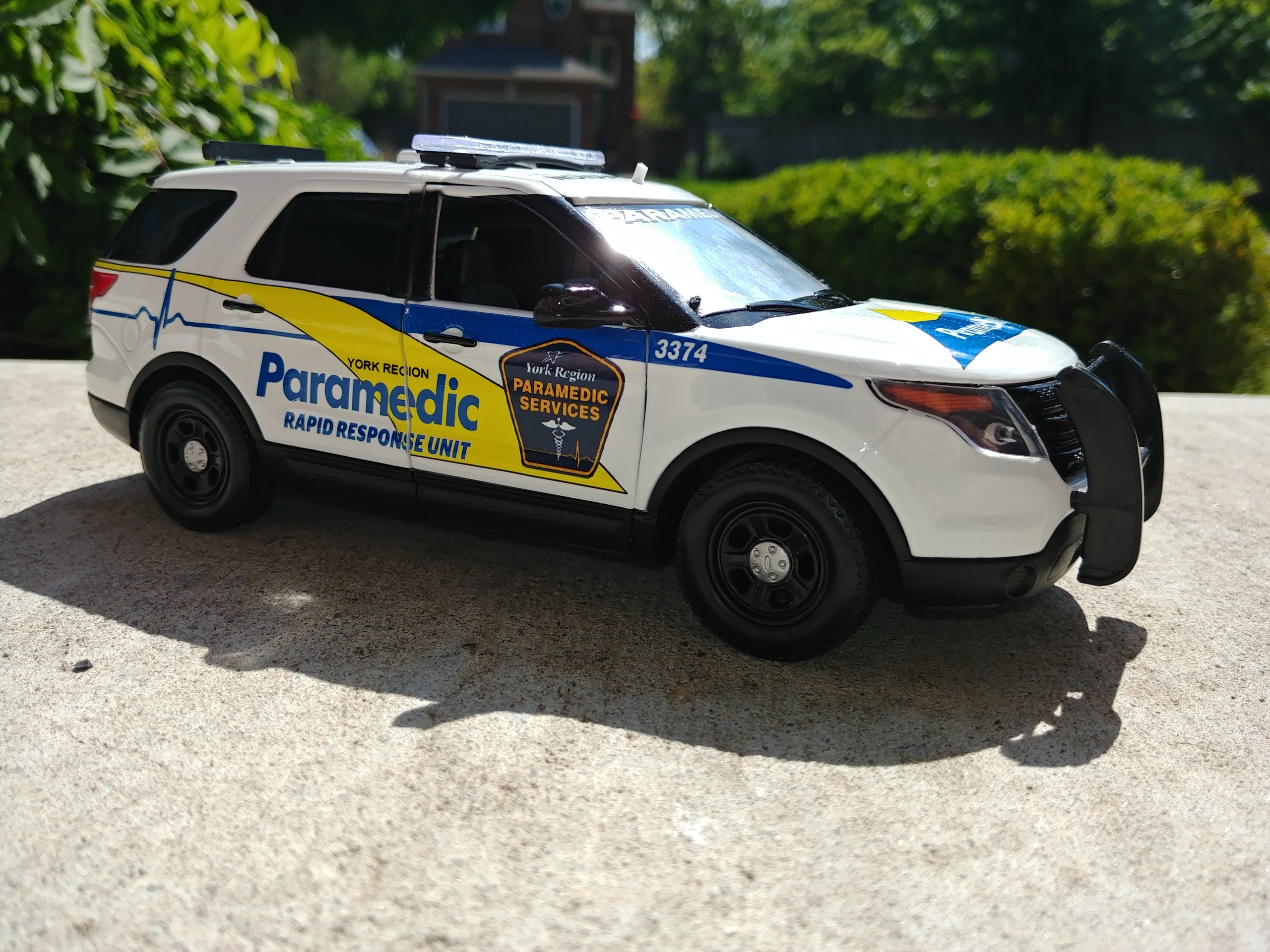 Motormax 24 scale York Region Paramedic Service Ford Interceptor SUV ...