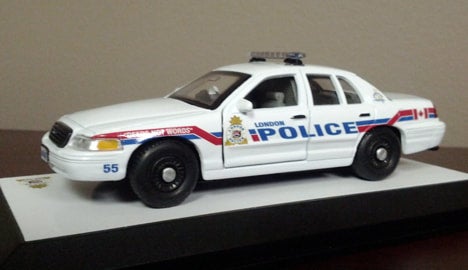 Welly 1:43 scale London Police 2010 Ford Crown Victoria w/display case ...